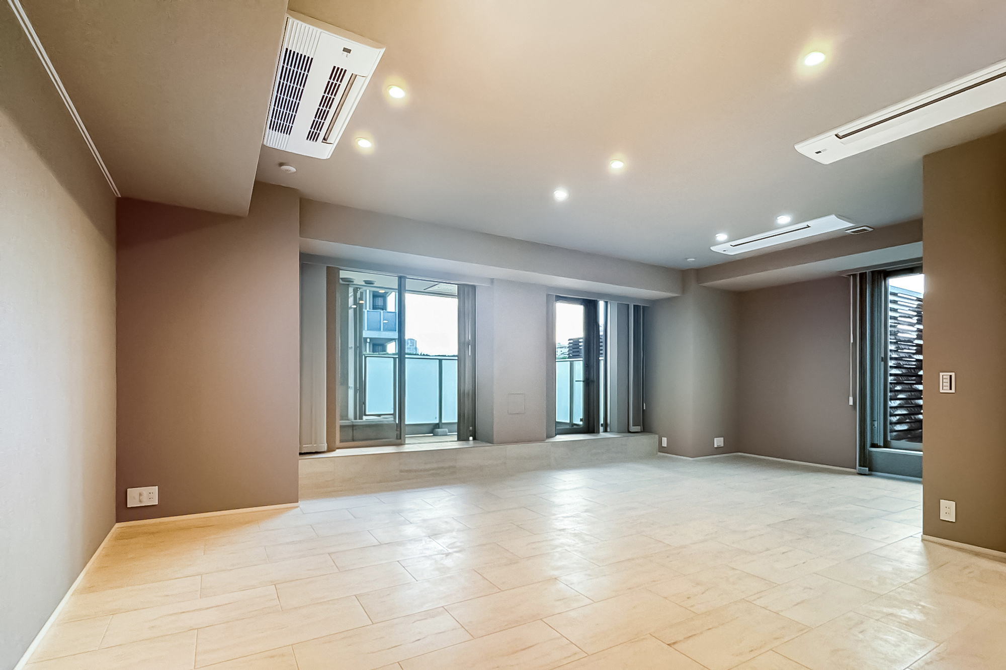 広尾駅 / 1LDK / 70.09㎡【cowcamo】